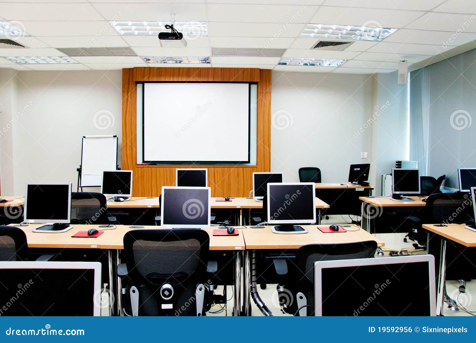 Sala de aula do computador foto de stock. Imagem de monitores - 19592956