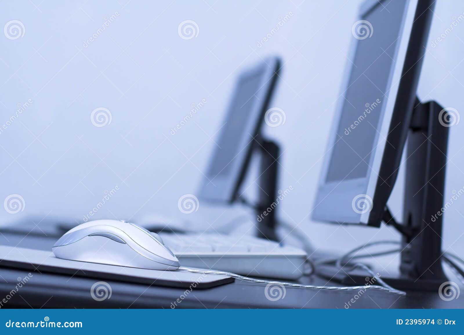 Sala de aula do computador foto de stock. Imagem de tecnologia - 2395974