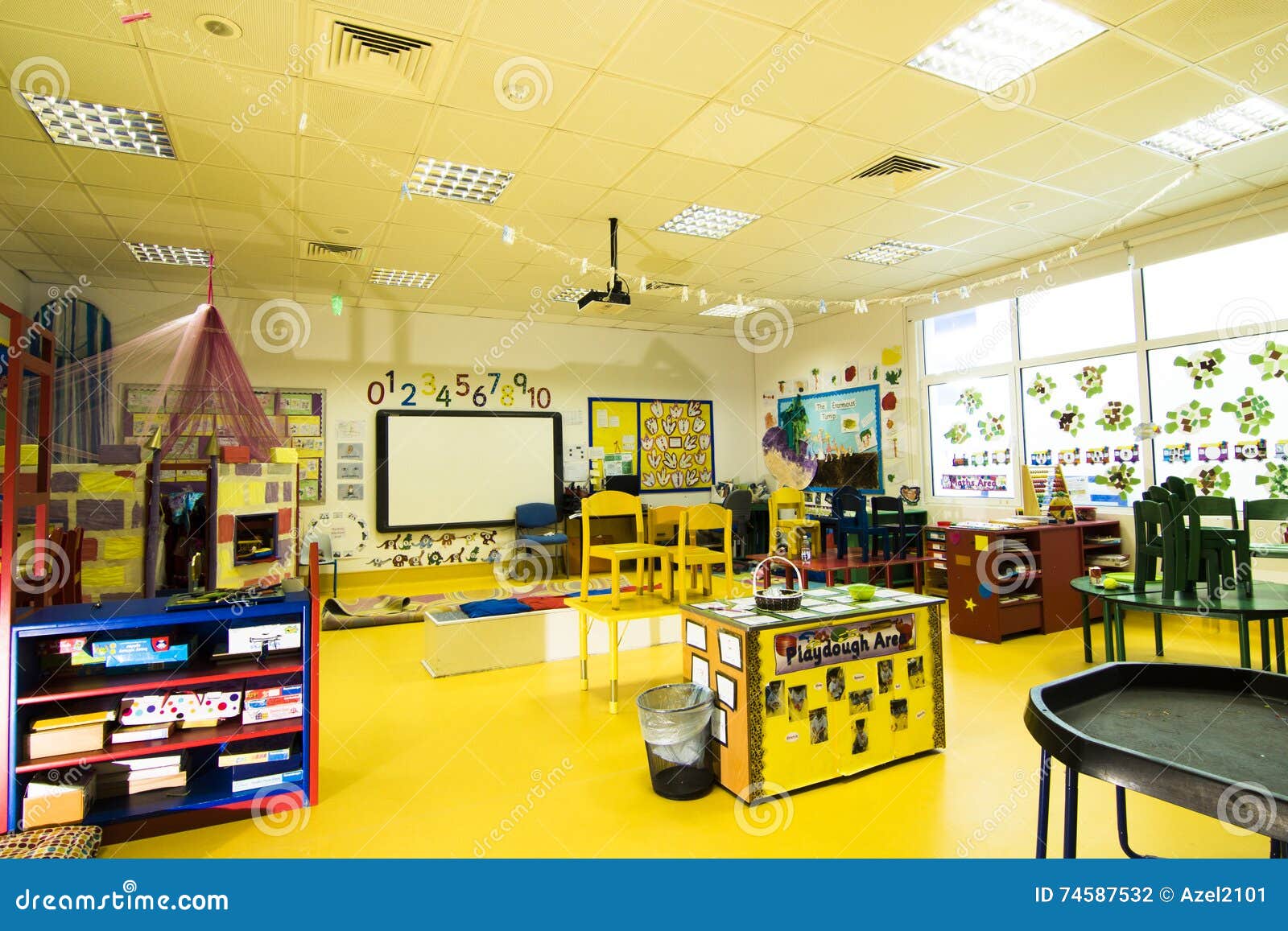 Sala De Aula Moderna Da Escola Fotografia Editorial - Imagem de jogo ...