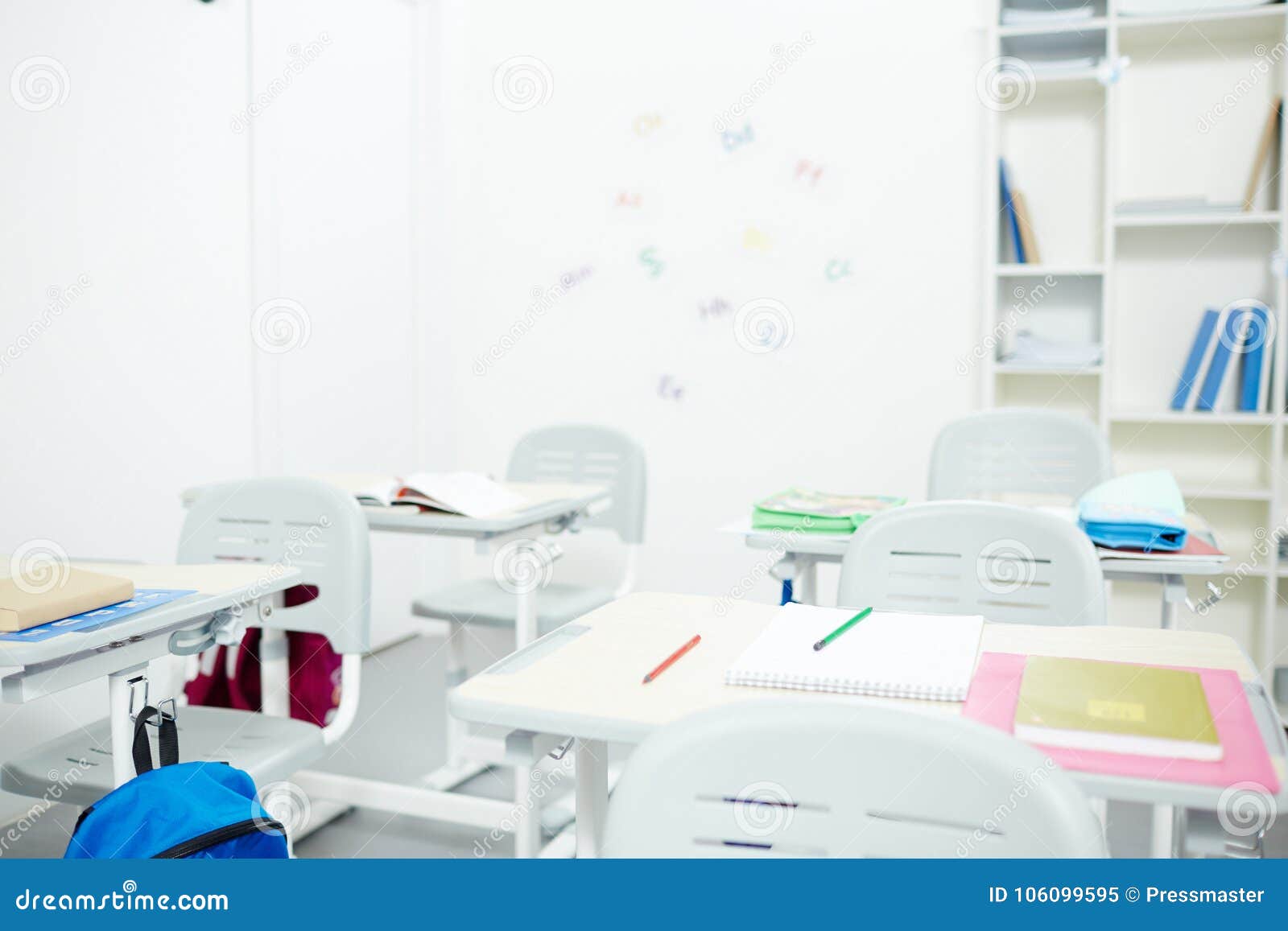 Sala de aula na escola imagem de stock. Imagem de preliminar - 106099595