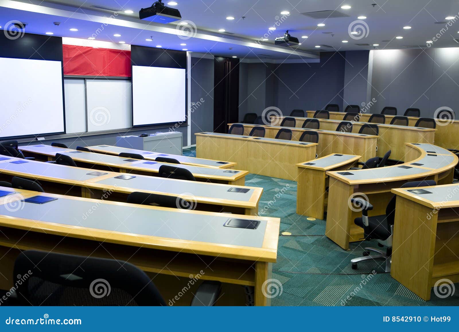 Sala De Clase Moderna Con El Proyector Foto de archivo - Imagen de ...
