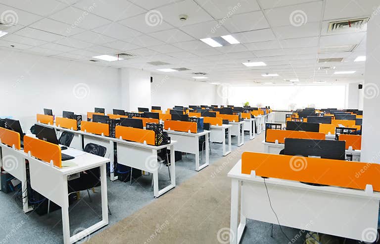 Sala de computador moderna imagem de stock. Imagem de conforto - 76317509