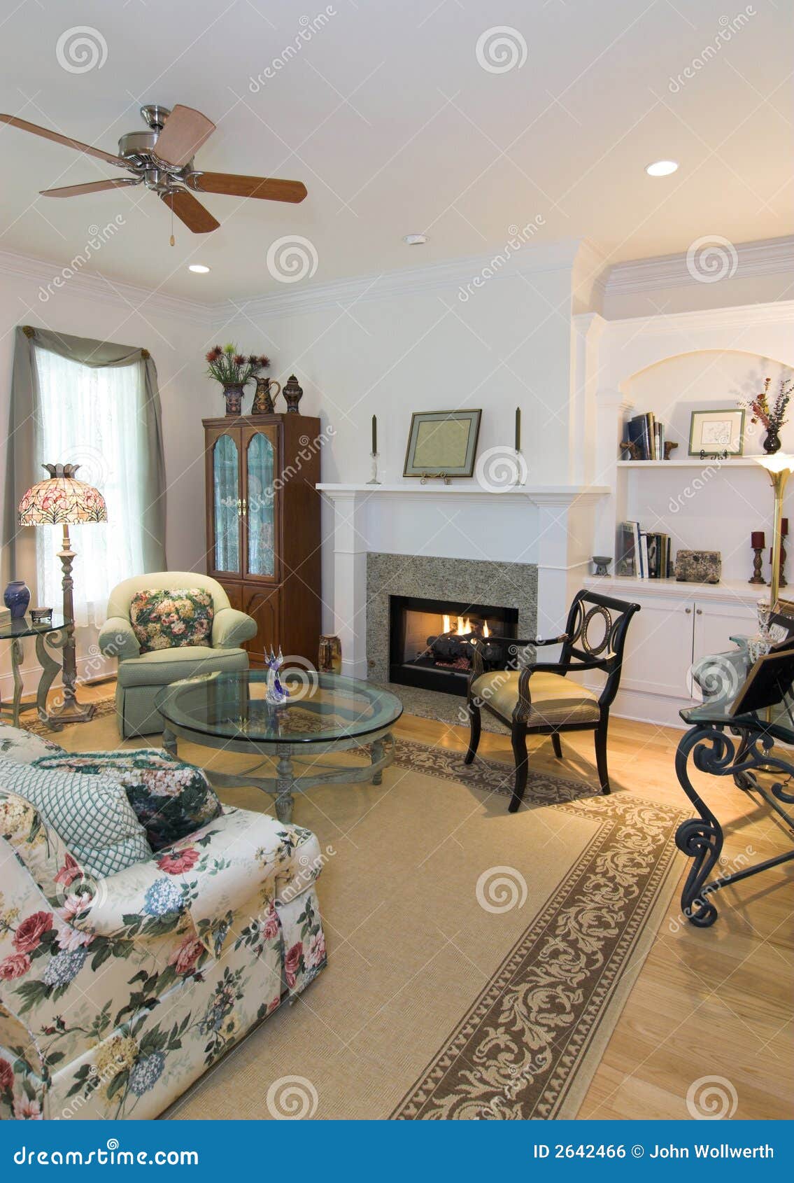 Sala de estar lujosa foto de archivo. Imagen de chimenea - 2642466