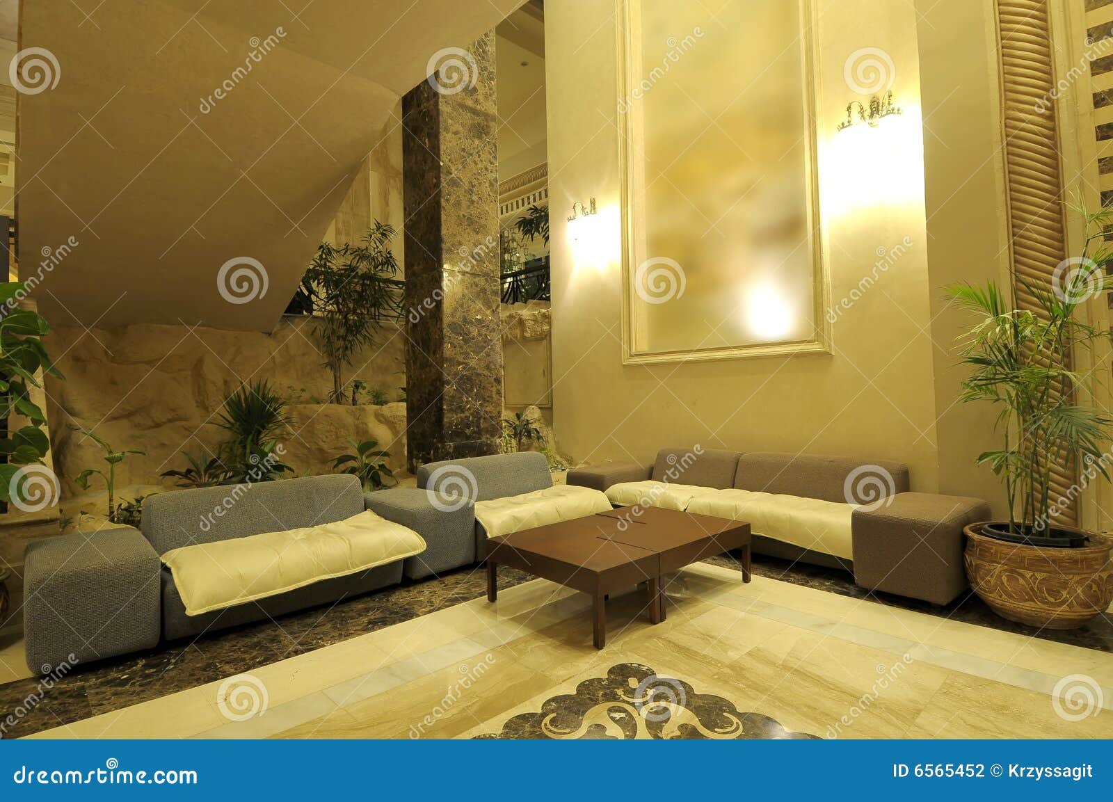 Sala de estar lujosa foto de archivo. Imagen de adornado - 6565452