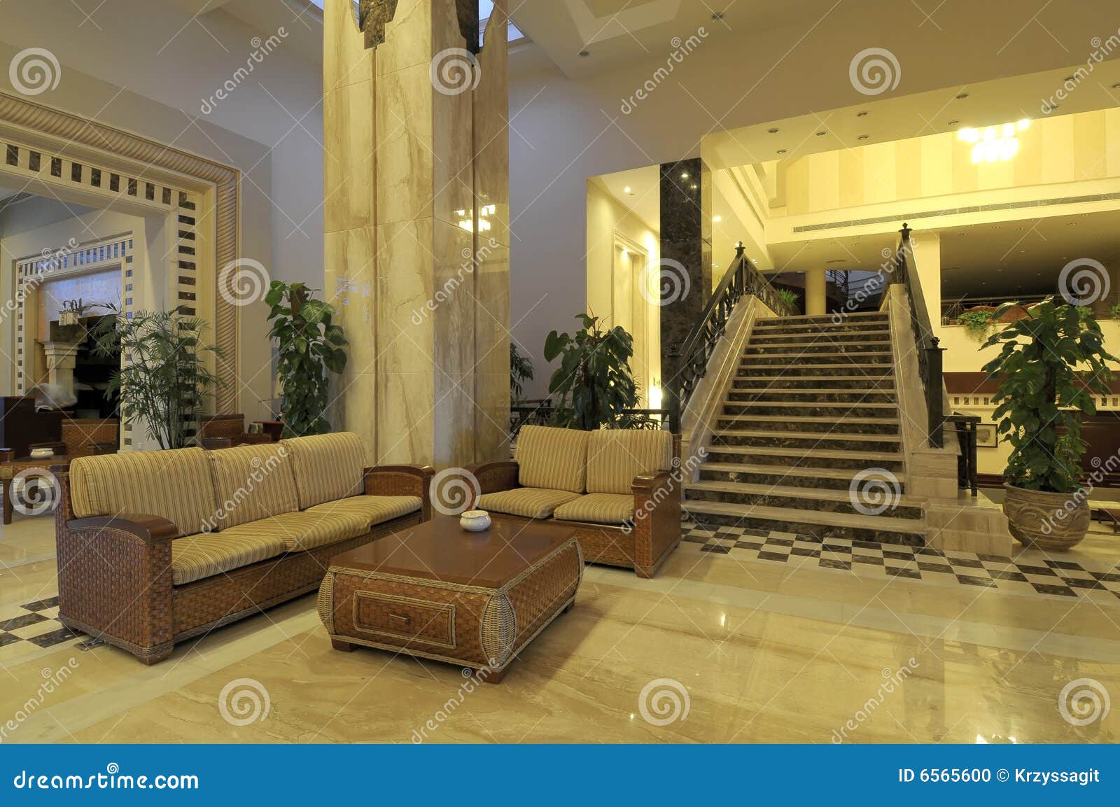 Sala de estar lujosa foto de archivo. Imagen de casa, vivienda - 6565600