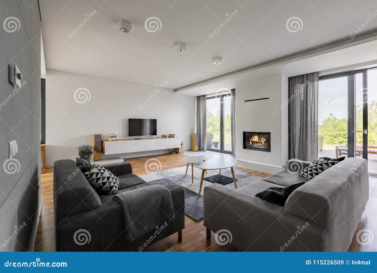 Sala De Estar Lujosa Con La Chimenea Imagen de archivo - Imagen de ...