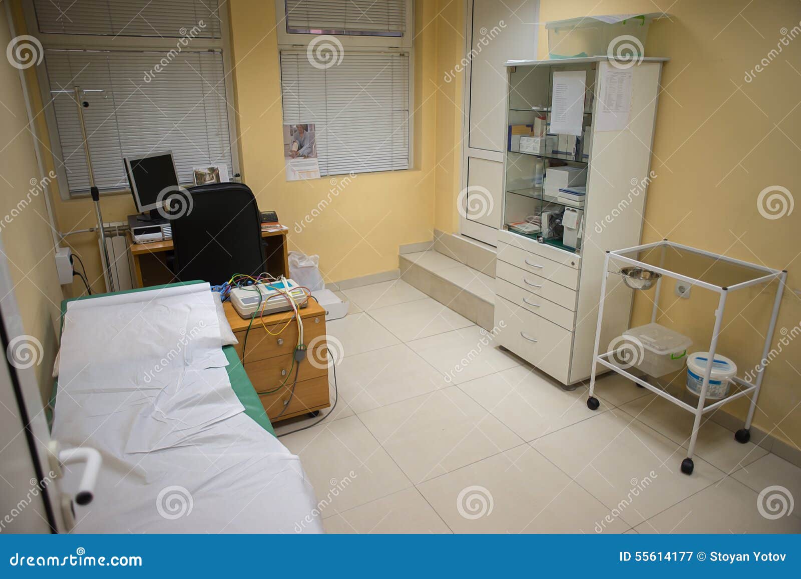 Sala de hospital de ECG fotografia editorial. Imagem de quarto - 55614177