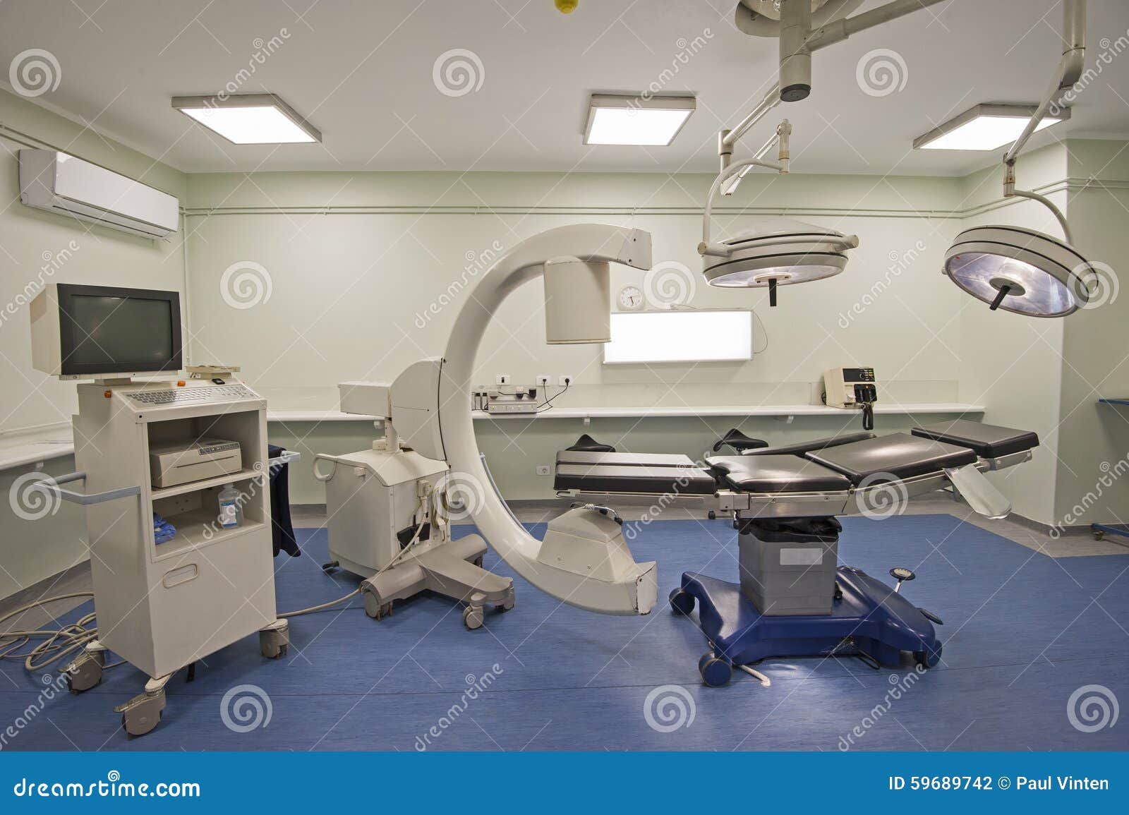 Sala De Operaciones En Un Hospital Foto de archivo - Imagen de equipo ...