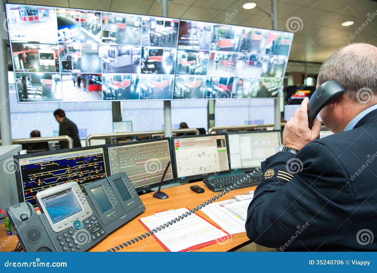 Sala di controllo fotografia editoriale. Immagine di operativo - 35240706