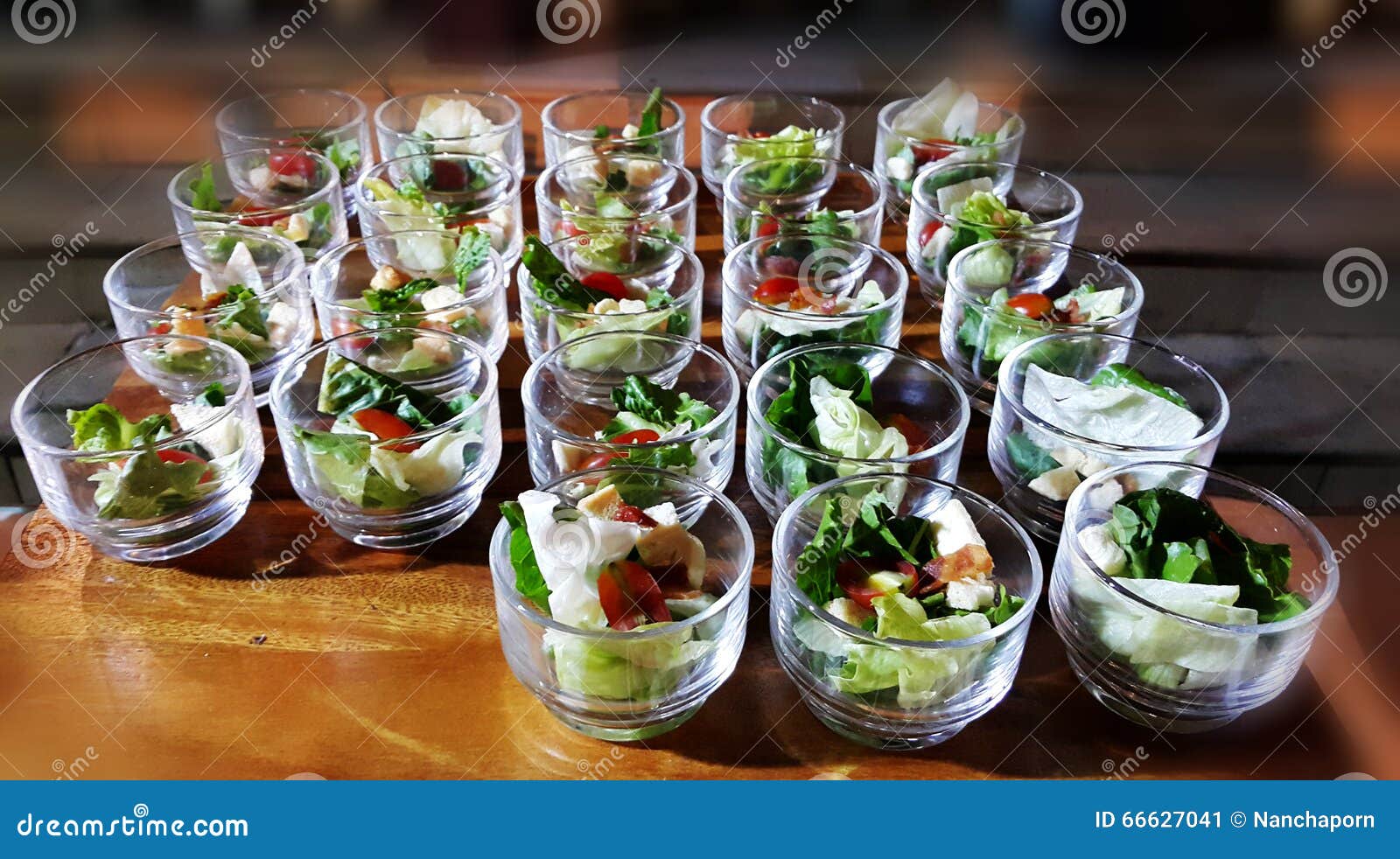 Sala do cocktail imagem de stock. Imagem de salada, coquetel - 66627041