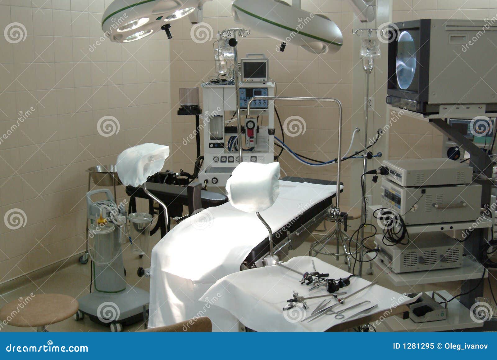 Sala operatoria immagine stock. Immagine di finestra, clinica - 1281295