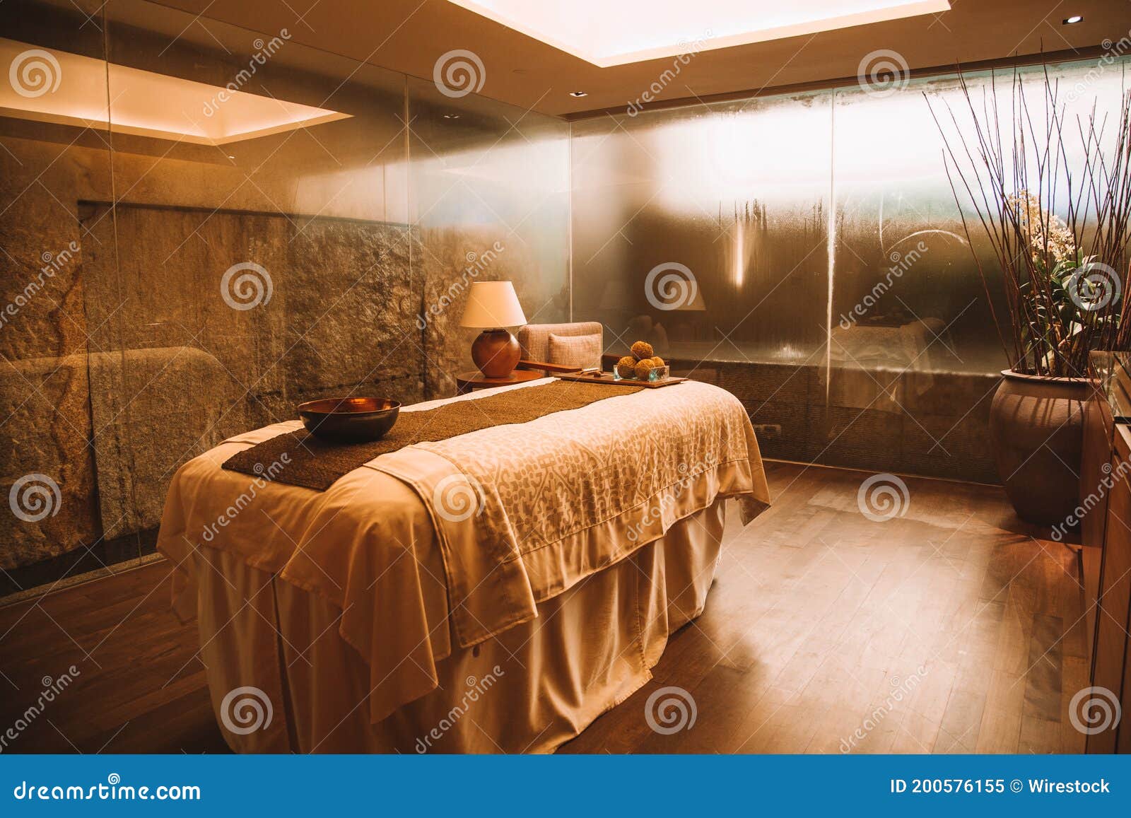 Sala SPA De Luxo Sob As Luzes Em Cingapura Imagem de Stock - Imagem de ...
