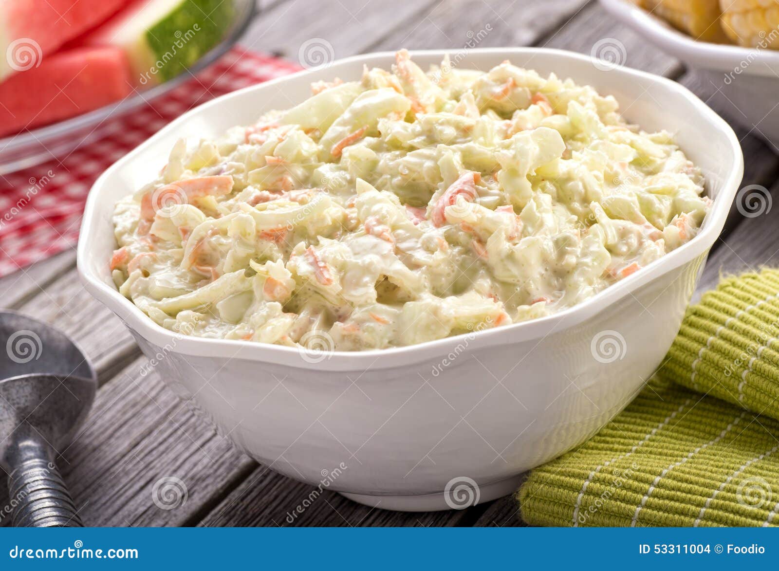 Salada de repolho cremosa foto de stock. Imagem de cenoura - 53311004