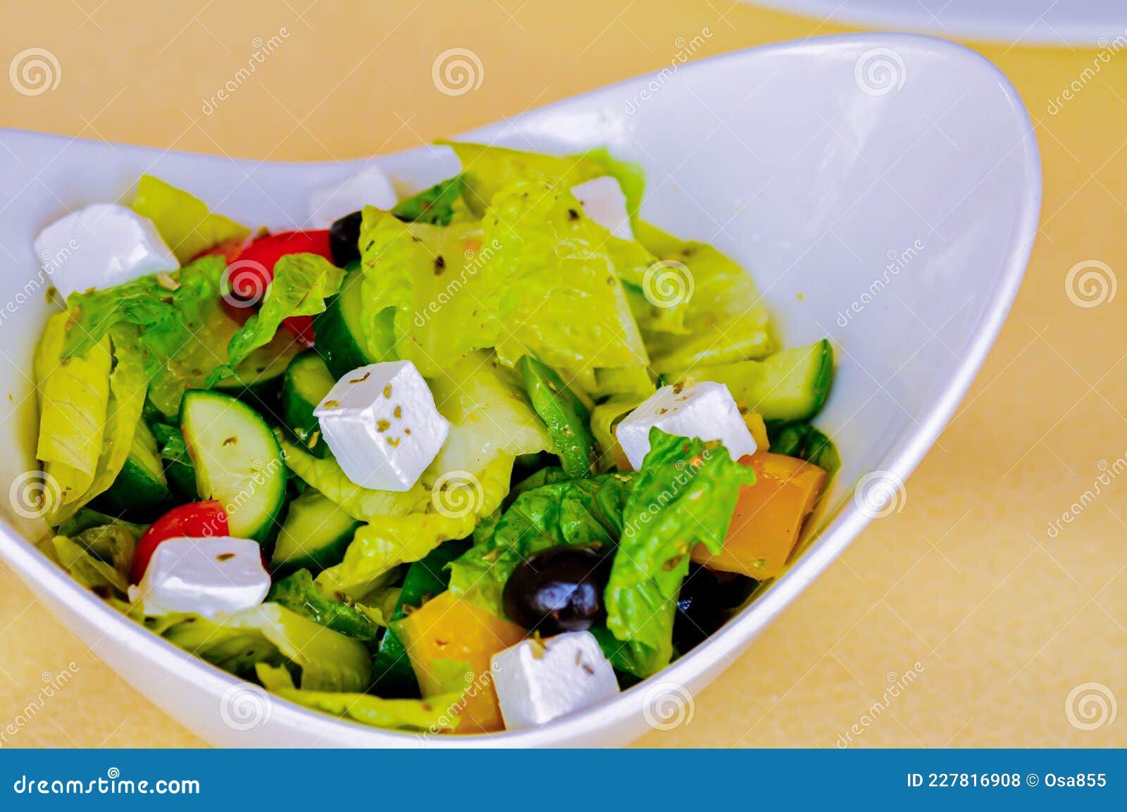 Salada De Verdura Servida Num Restaurante Foto de Stock - Imagem de ...