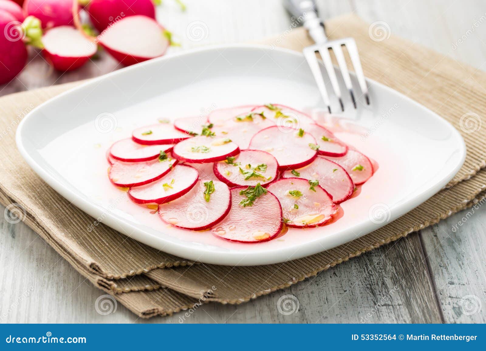 Salada do rabanete foto de stock. Imagem de ervas, servido - 53352564