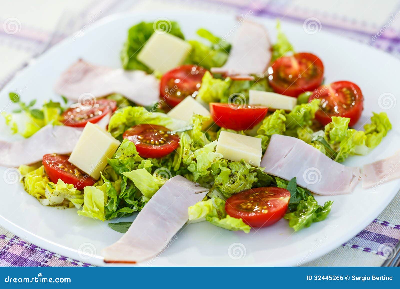 Salada italiana fresca foto de stock. Imagem de delicioso - 32445266