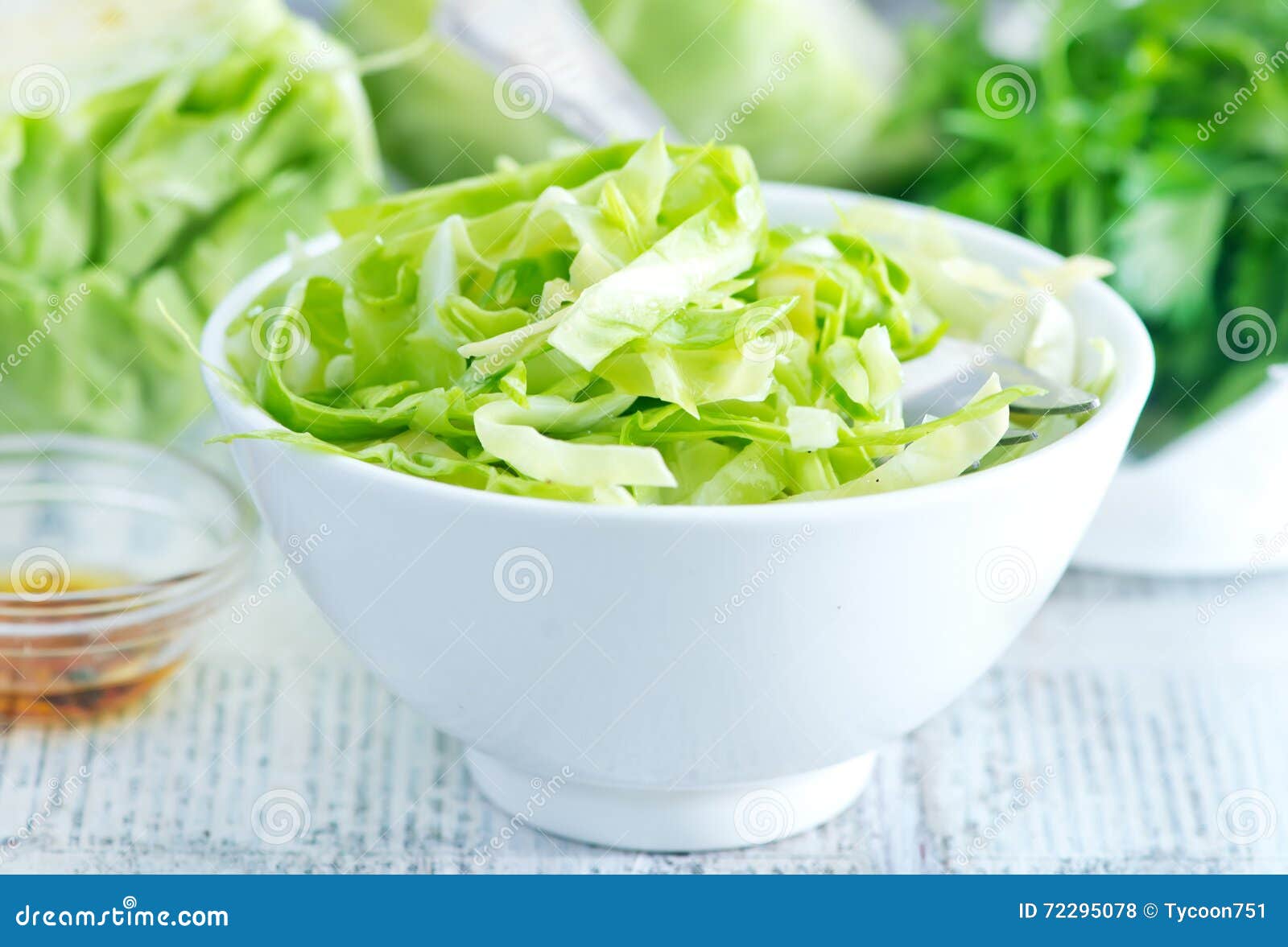 Salade de choux photo stock. Image of fourchette, oignon - 72295078