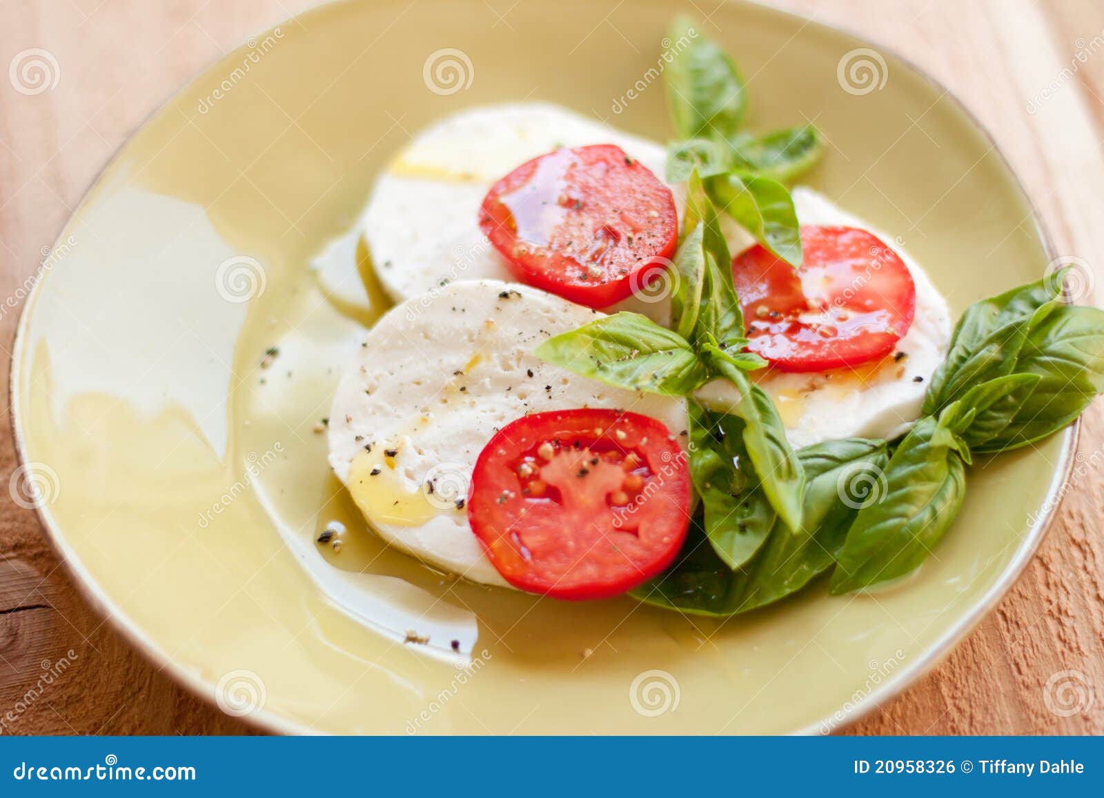 Salade De Mozzarella Et De Tomate Photo stock - Image du bistro ...