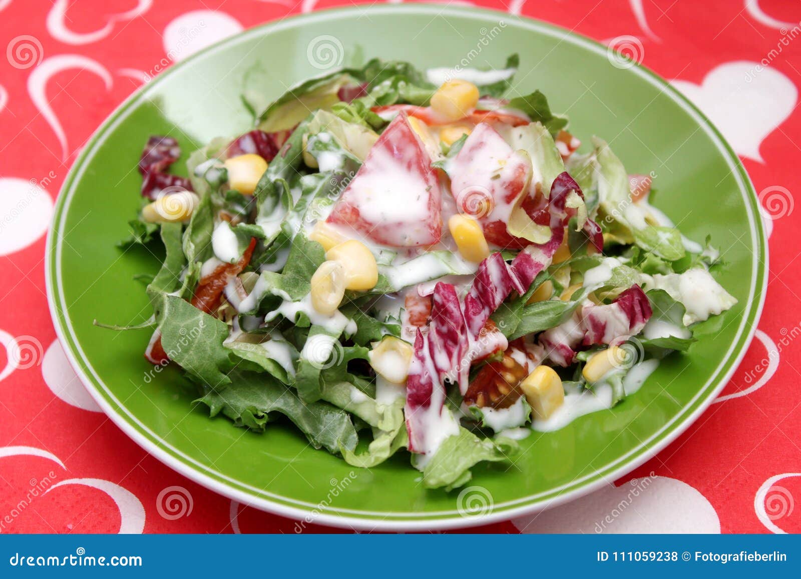 Salade Mixte Avec Un Habillage De Yaourt Photo stock - Image du mangez ...