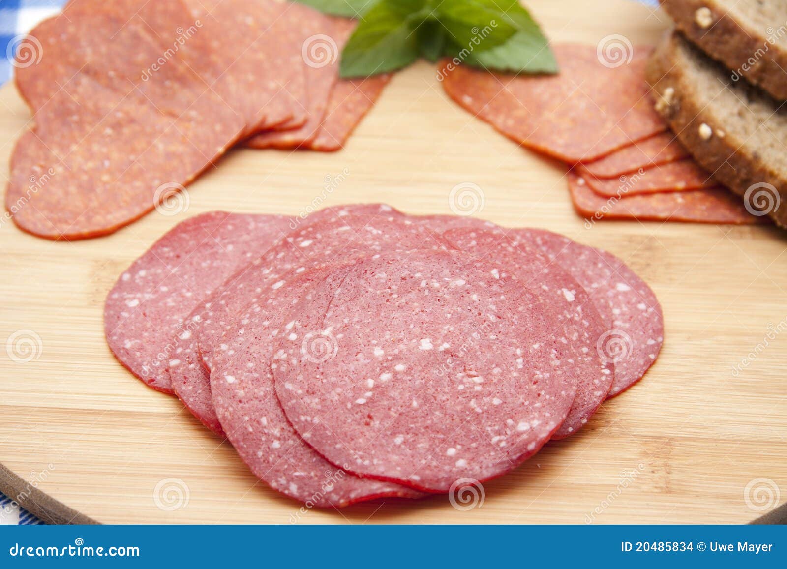 Salami photo stock. Image du mangez, pain, saucisse, coupure - 20485834