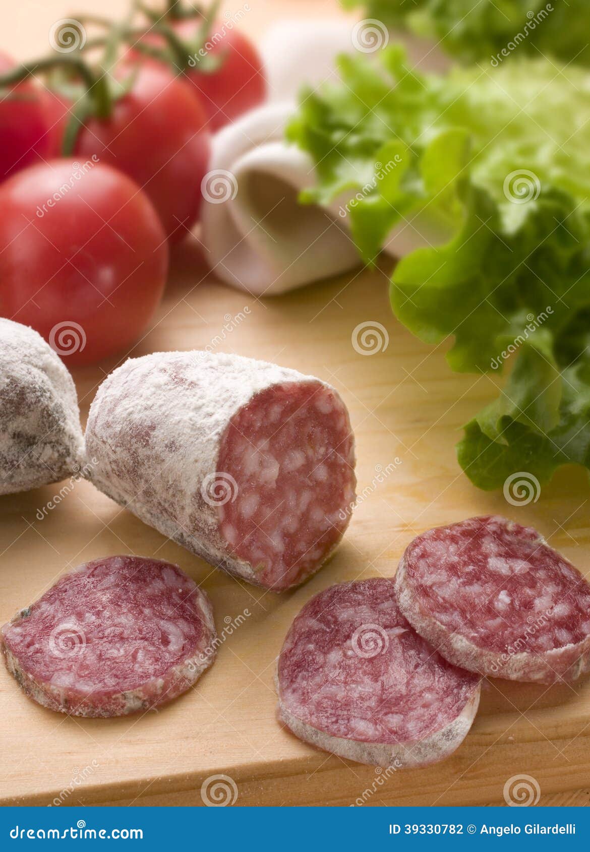 Salami stock foto. Image of vlees, groen, salade, hout - 39330782