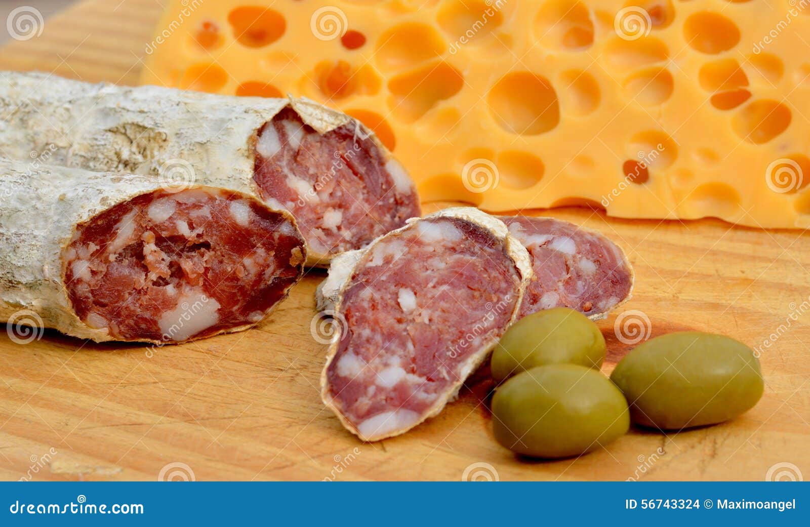 Salami foto de archivo. Imagen de cerdo, crudo, suave - 56743324