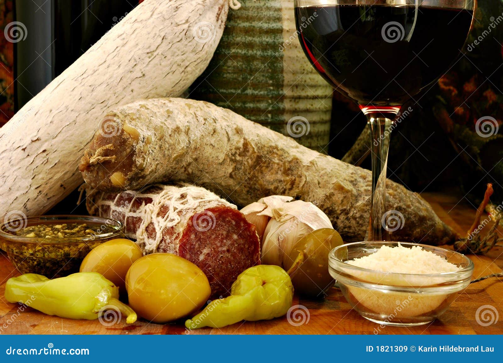 Salami italiano imagen de archivo. Imagen de picante, aperitivo - 1821309