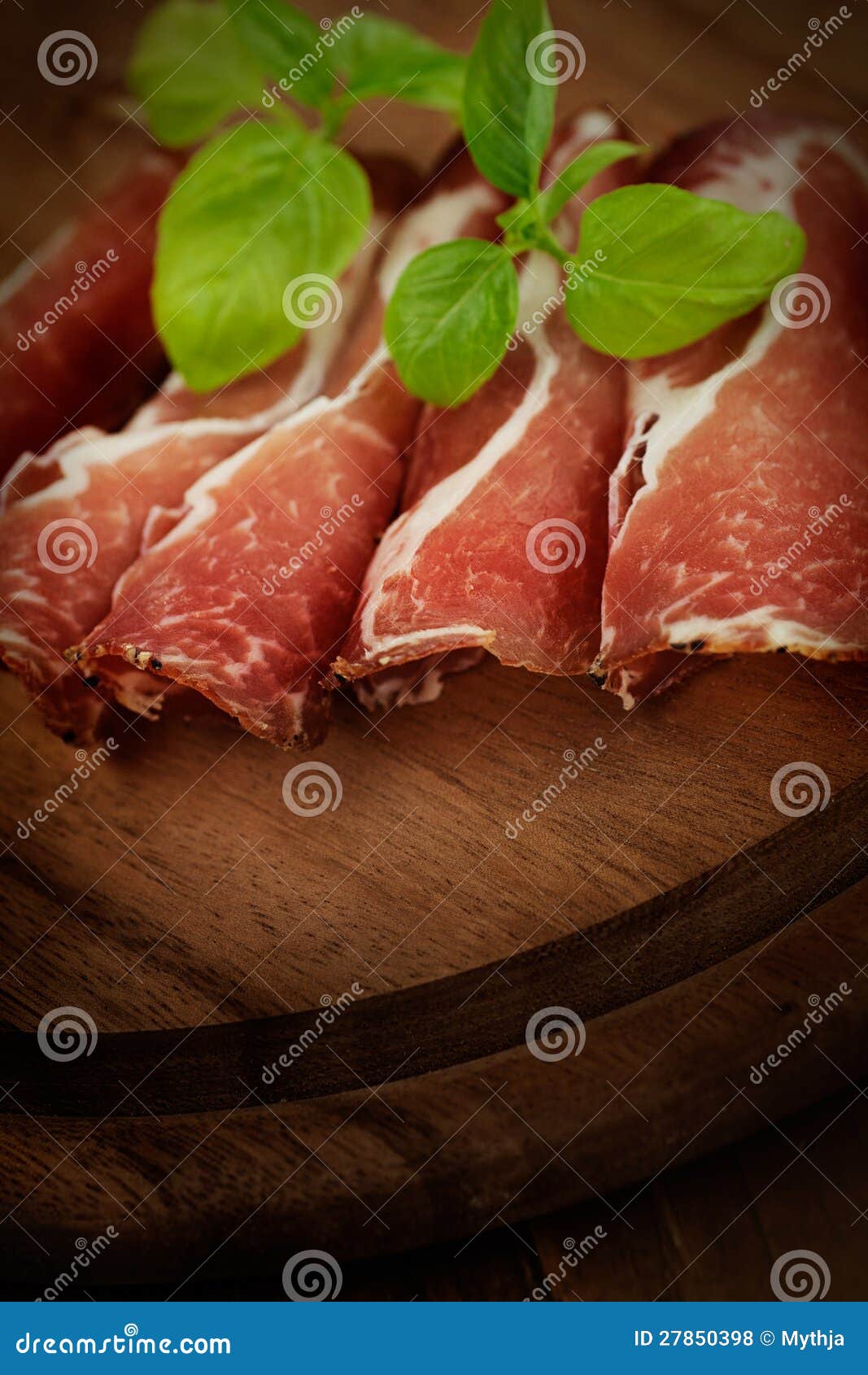 Salami Sec De Collet De Porc Photo stock - Image du gros, corrigé: 27850398