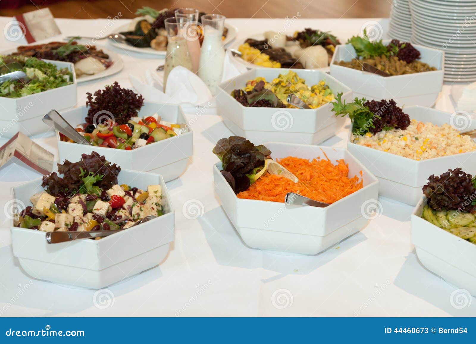 Salat-Buffet stockbild. Bild von blätter, oliven, salate - 44460673
