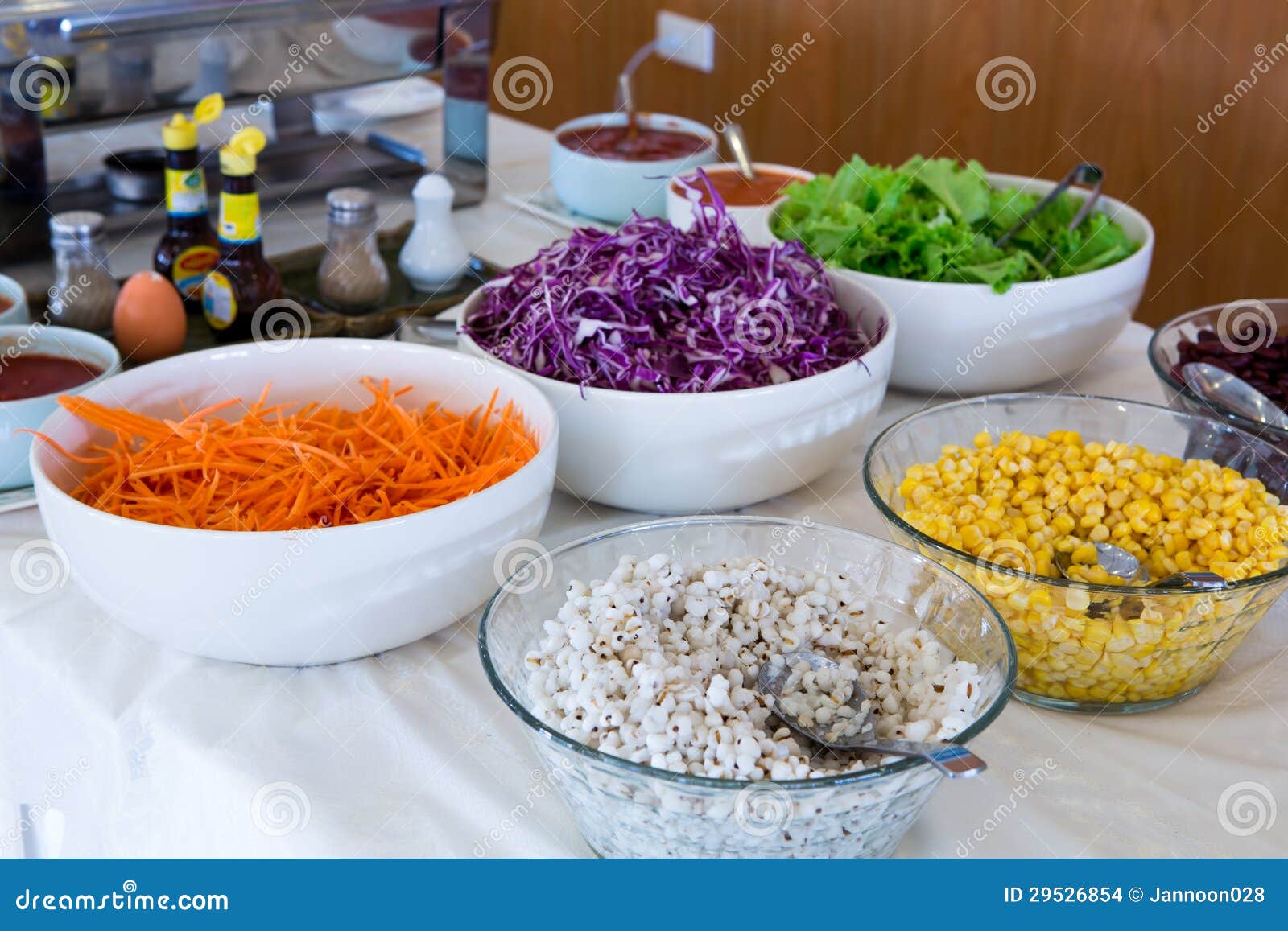 Salatbuffet stockfoto. Bild von feier, fleisch, nachrichten - 29526854