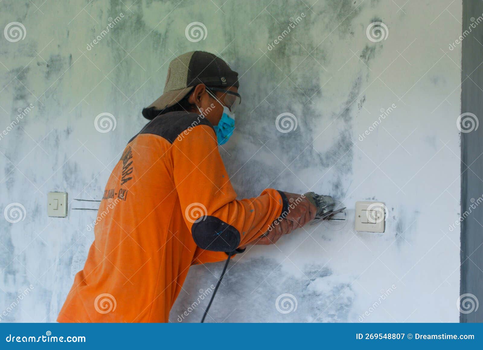 Construction Worker are Grinding the Walls Editorial Photography ...