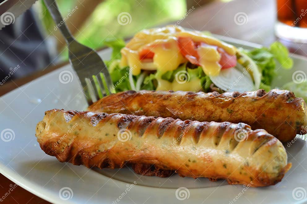 Salchicha cruda imagen de archivo. Imagen de hierbas - 32251541