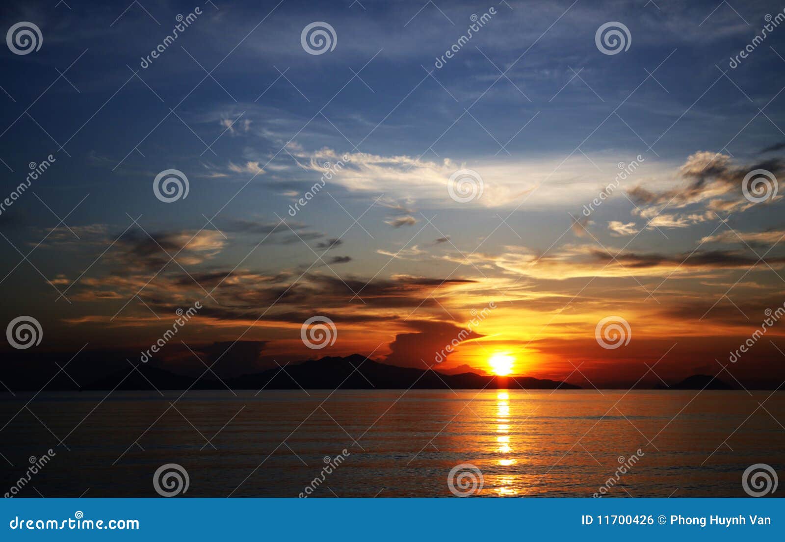 Salida del sol foto de archivo. Imagen de viga, parpadeo - 11700426