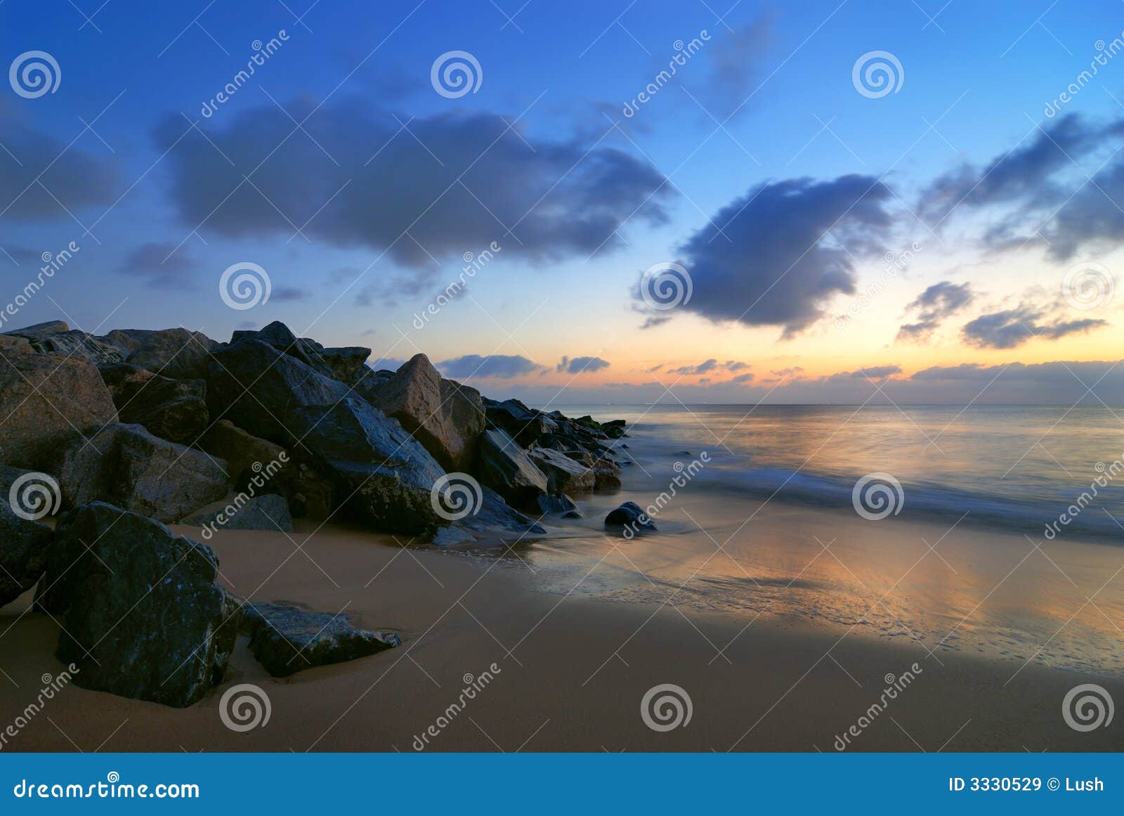 Salida Del Sol Azul Y Amarilla Imagen de archivo - Imagen de nubes ...
