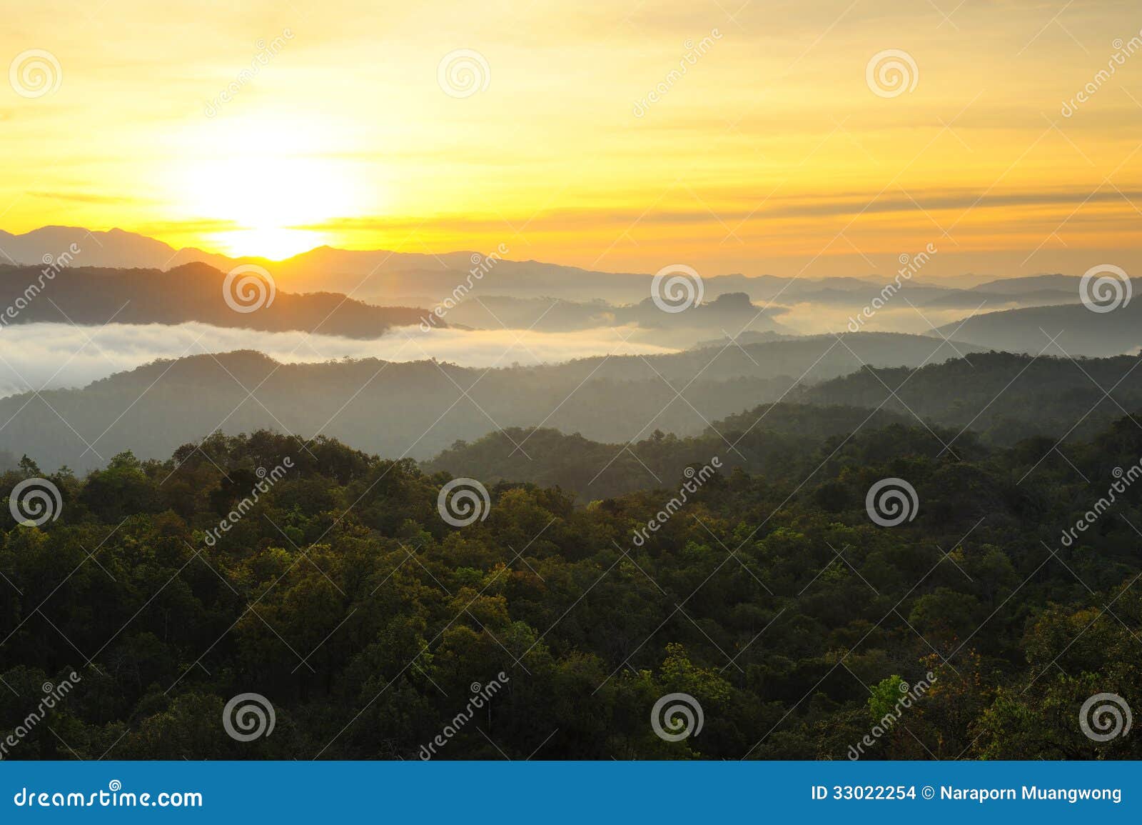 Salida Del Sol En Altos Picos. Foto de archivo - Imagen de paisaje ...