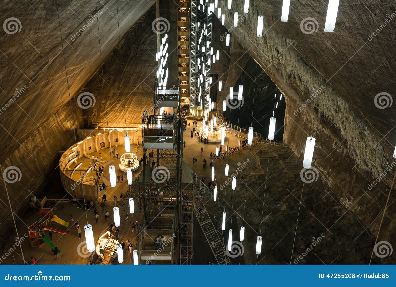 Salina Turda Salt Mine redactionele stock foto. Image of binnen - 47285208