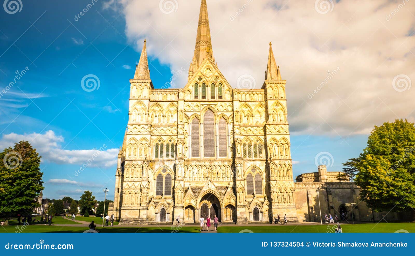Salisbury Cathedral Front Facade View in Salisbury UK Editorial Stock ...