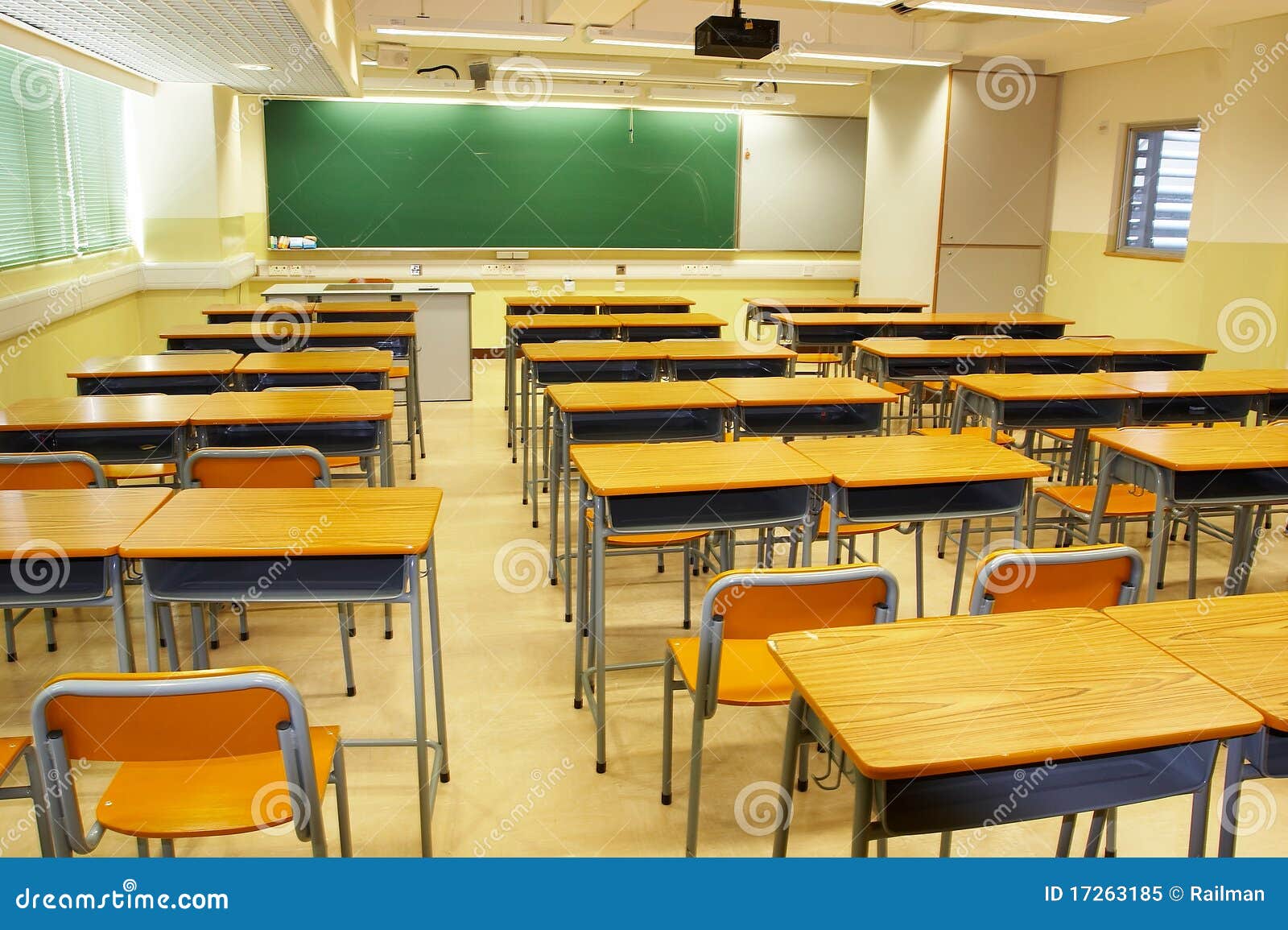 Salle De Classe Moderne D'école Image stock - Image: 17263185