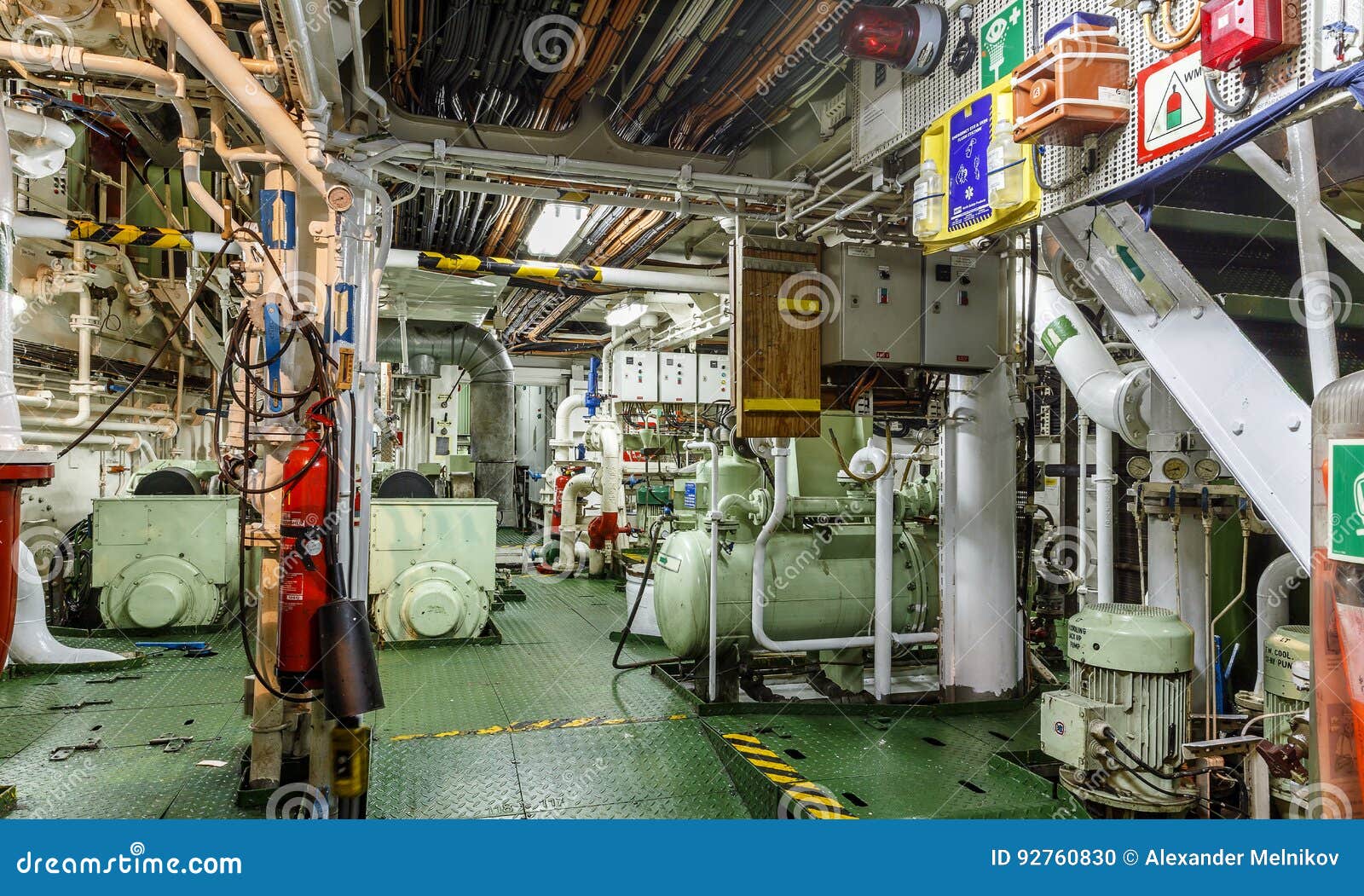 Salle Des Machines Du Bateau Photo stock - Image du espace, maritime ...