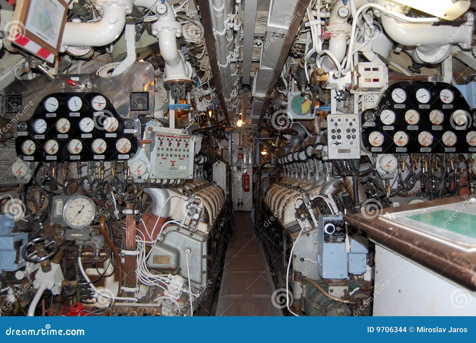 Salle Des Machines Submersible Photo stock - Image du sépia, détaillé ...
