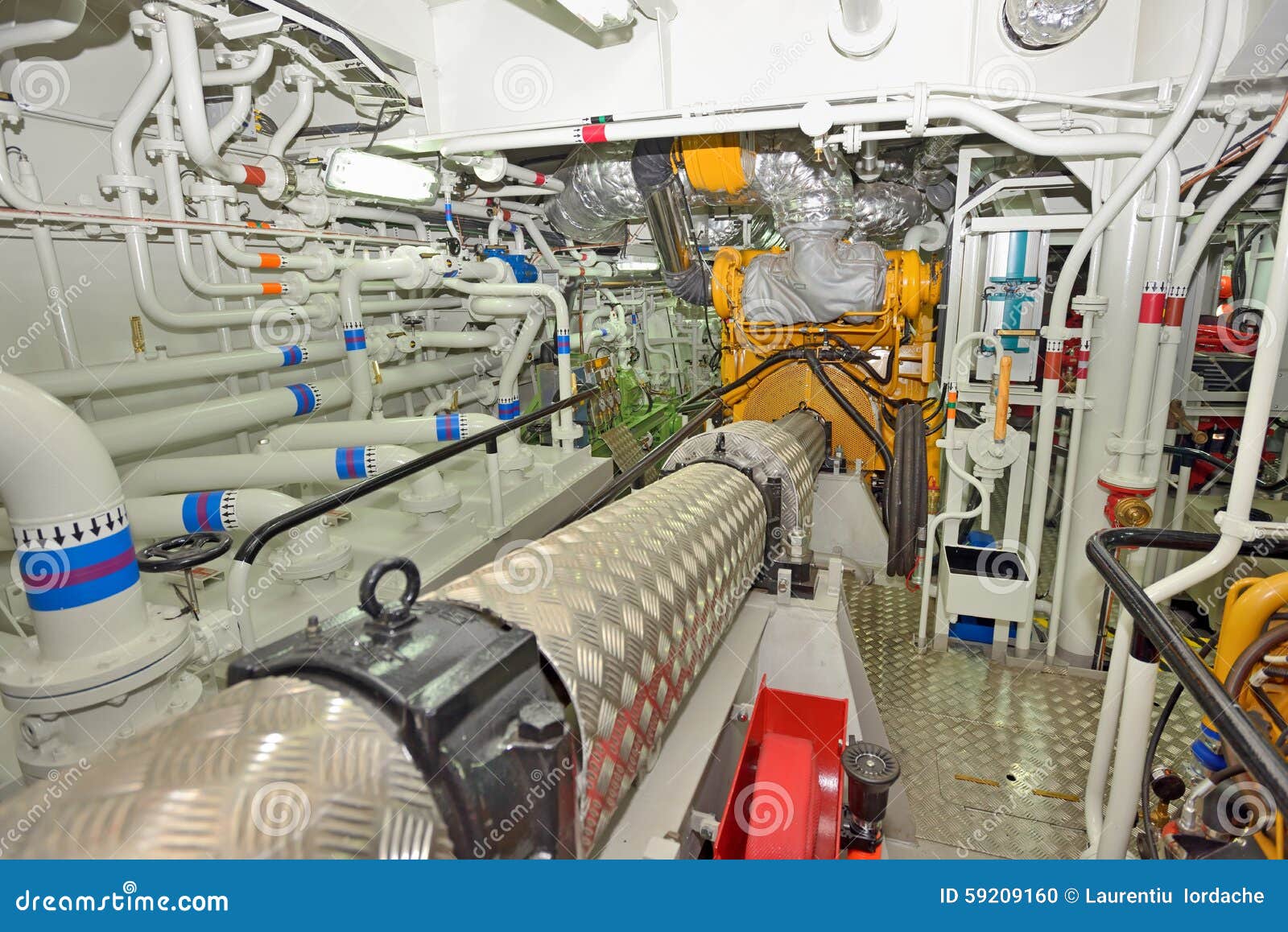 Salle Des Machines Sur Un Cargo Photo stock - Image du panneau, énergie ...