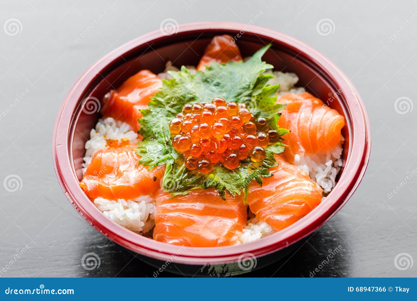 Salmon Donburi Con Salmon Roe Fotografia Stock - Immagine di grezzo ...