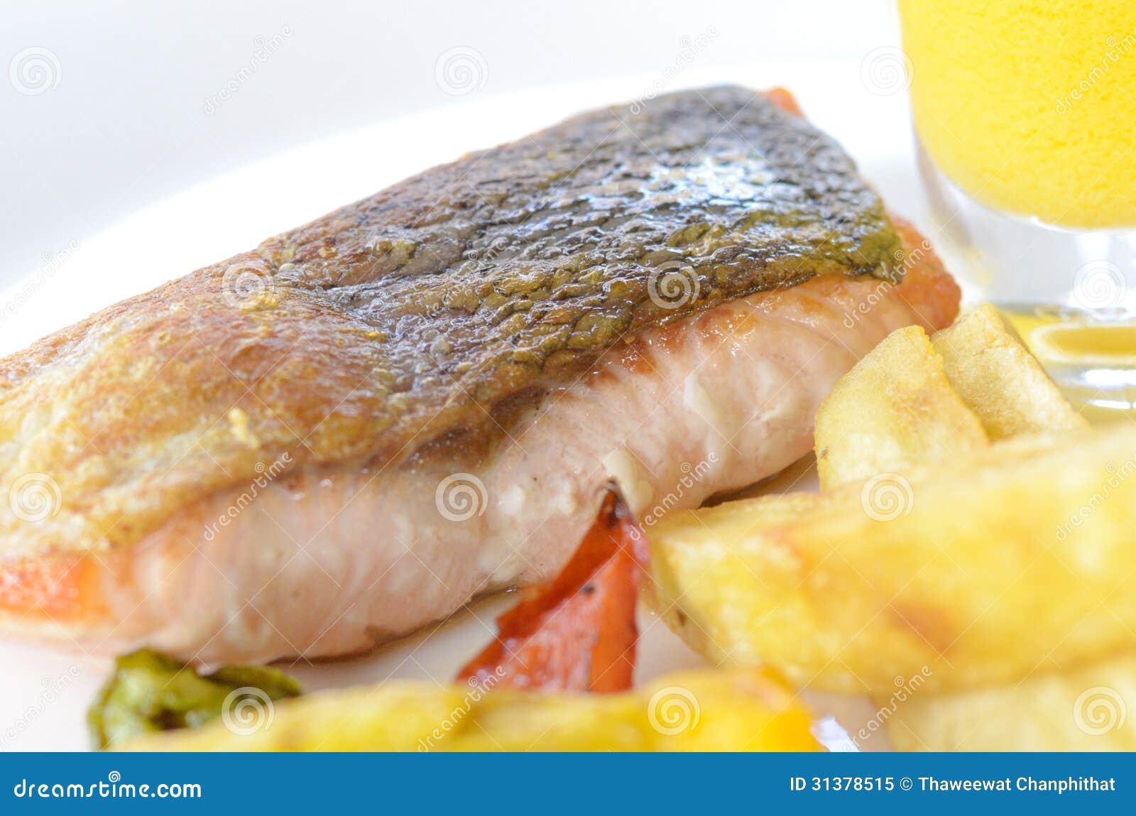 Salmon Steak stock image. Image of fried, green, bread - 31378515