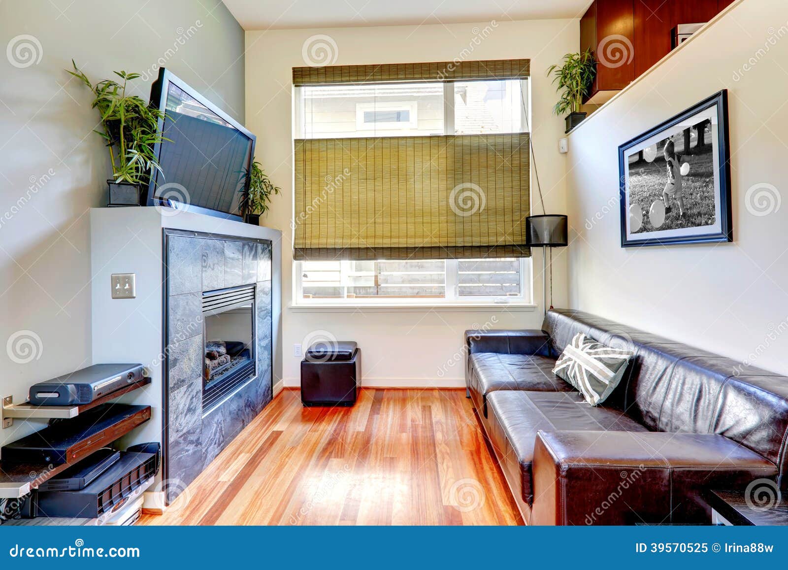 Salon En Appartement Moderne Image stock - Image du lifestyle, type ...