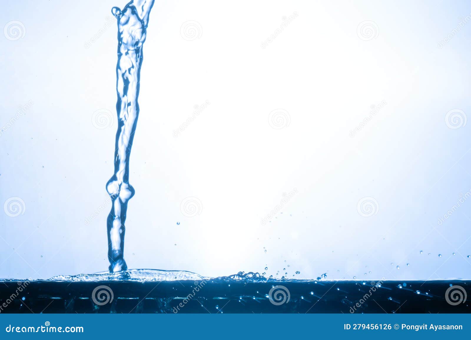 Salpicar Gotas De Agua En Un Fondo Blanco Foto de archivo - Imagen de ...