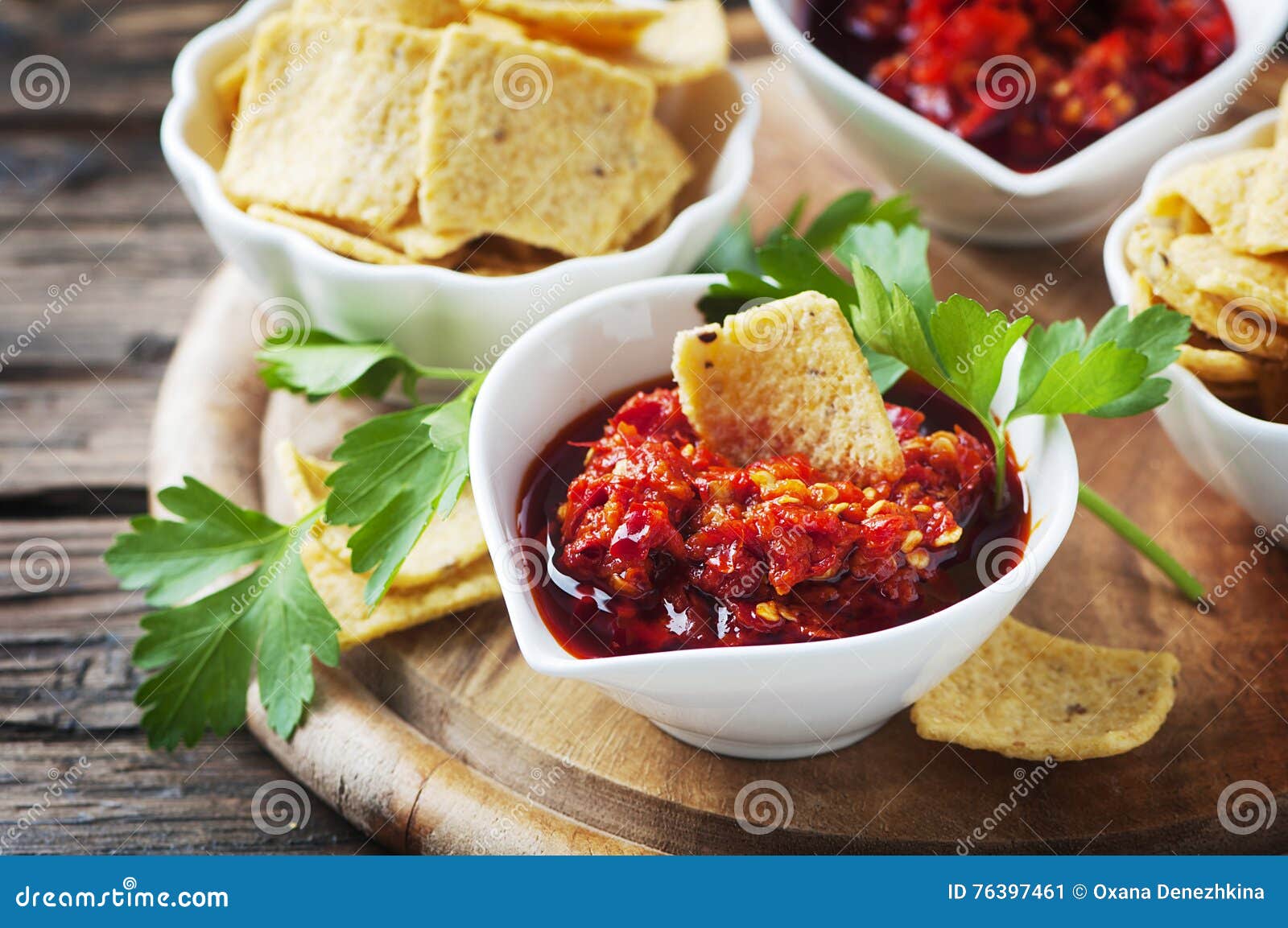 Salsa Caliente Mexicana Con Pimientas De Chile Imagen de archivo ...