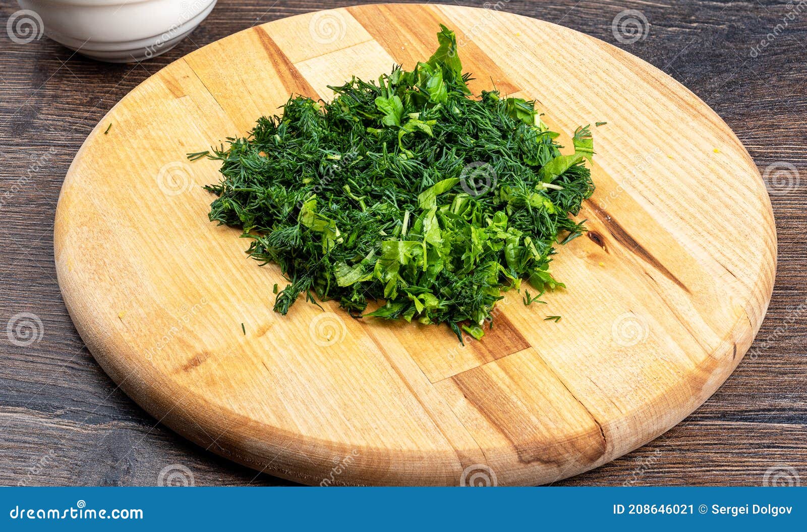 Salsa Cortada Numa Prancha De Corte Imagem de Stock - Imagem de salsa ...