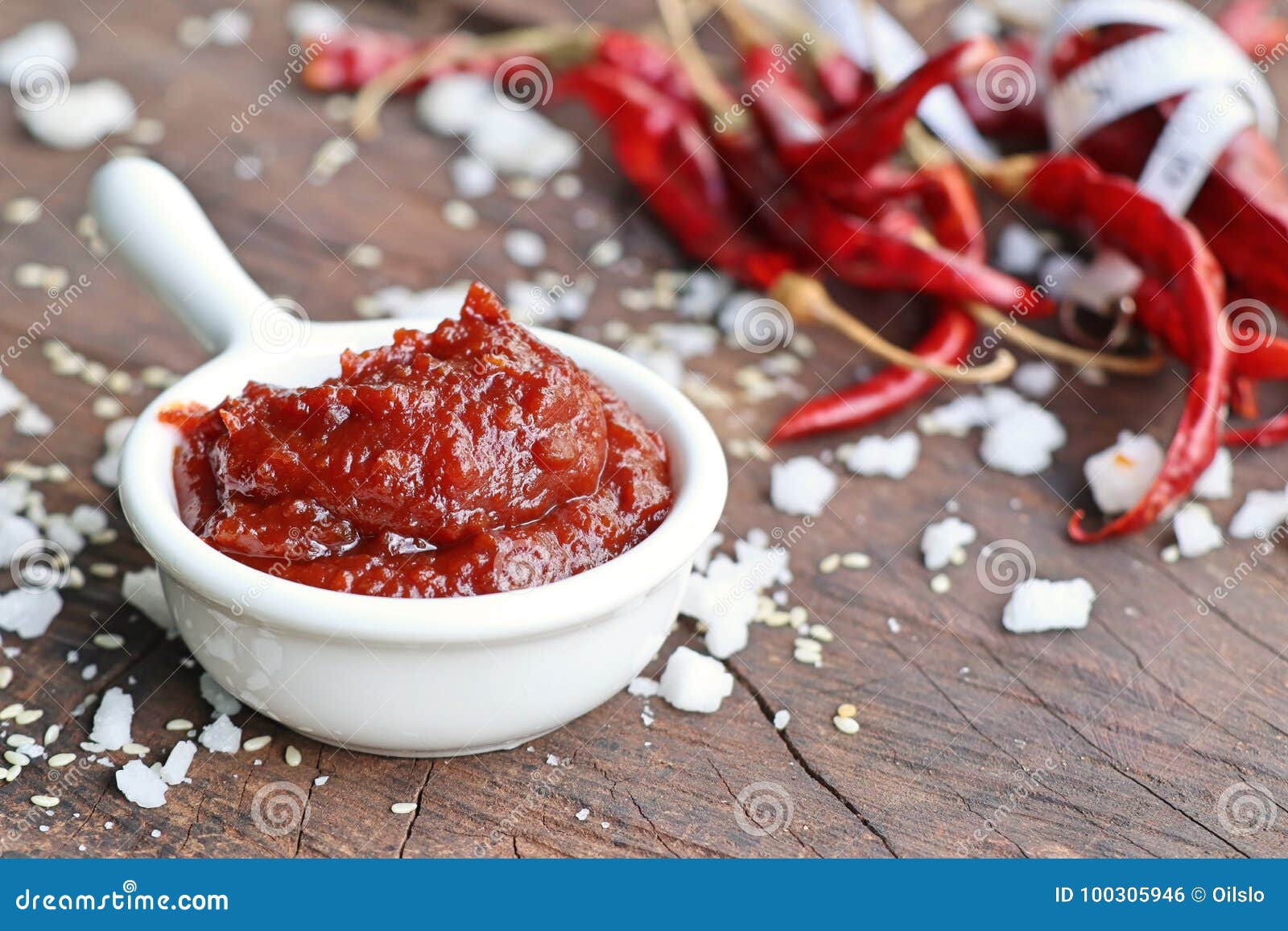 Salsa De Chile Roja Coreana Foto de archivo - Imagen de sano, cinta ...