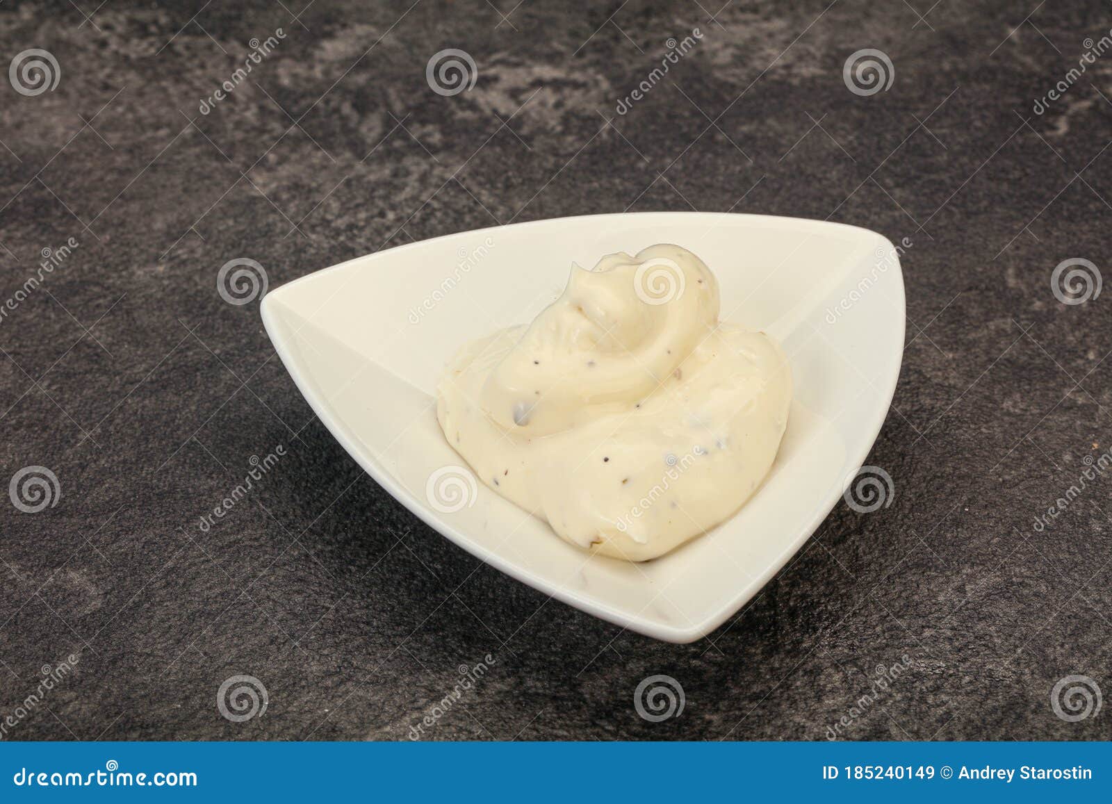 Salsa De Crema Caesar Con Parmesano Y Hierbas Imagen de archivo ...