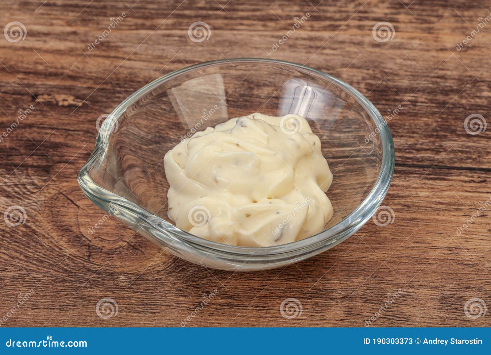 Salsa De Crema Caesar Con Parmesano Y Hierbas Imagen de archivo ...